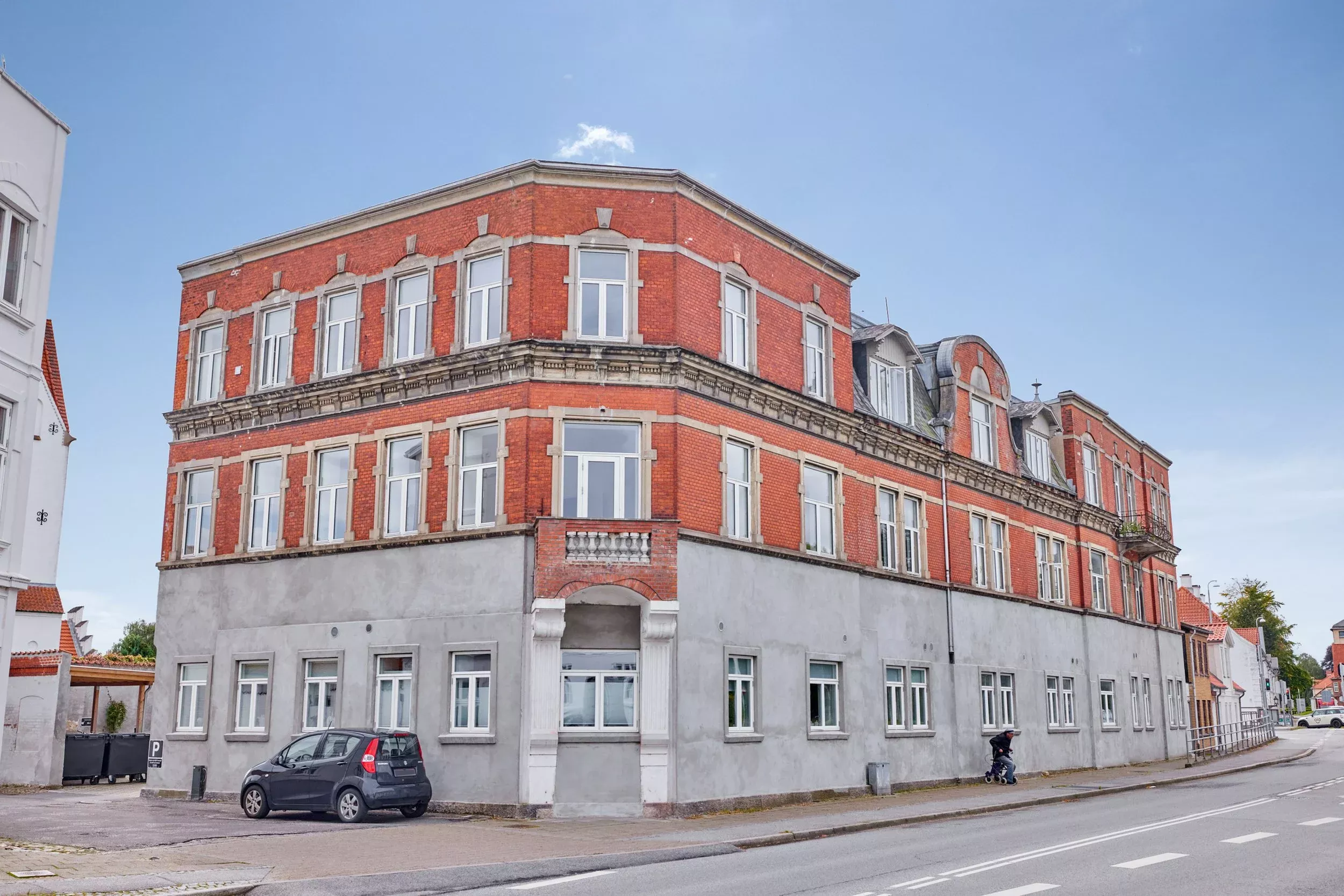 Stor lys lejlighed - Stor altan og udsigt til damm - 139 m² - 8.475 kr