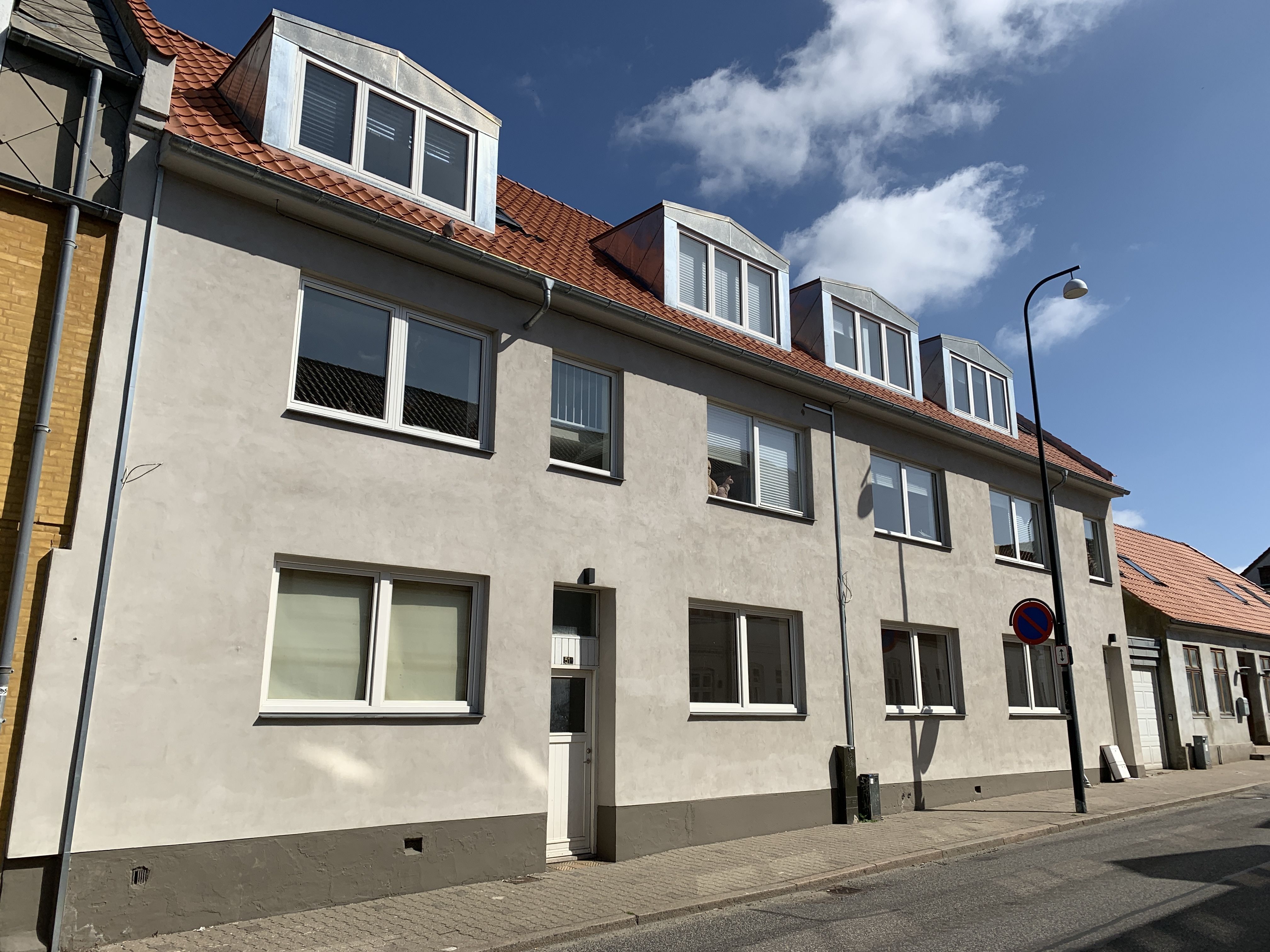 Stor velindrettet lejlighed i flot ejendom. - 114 m² - 8.350 kr